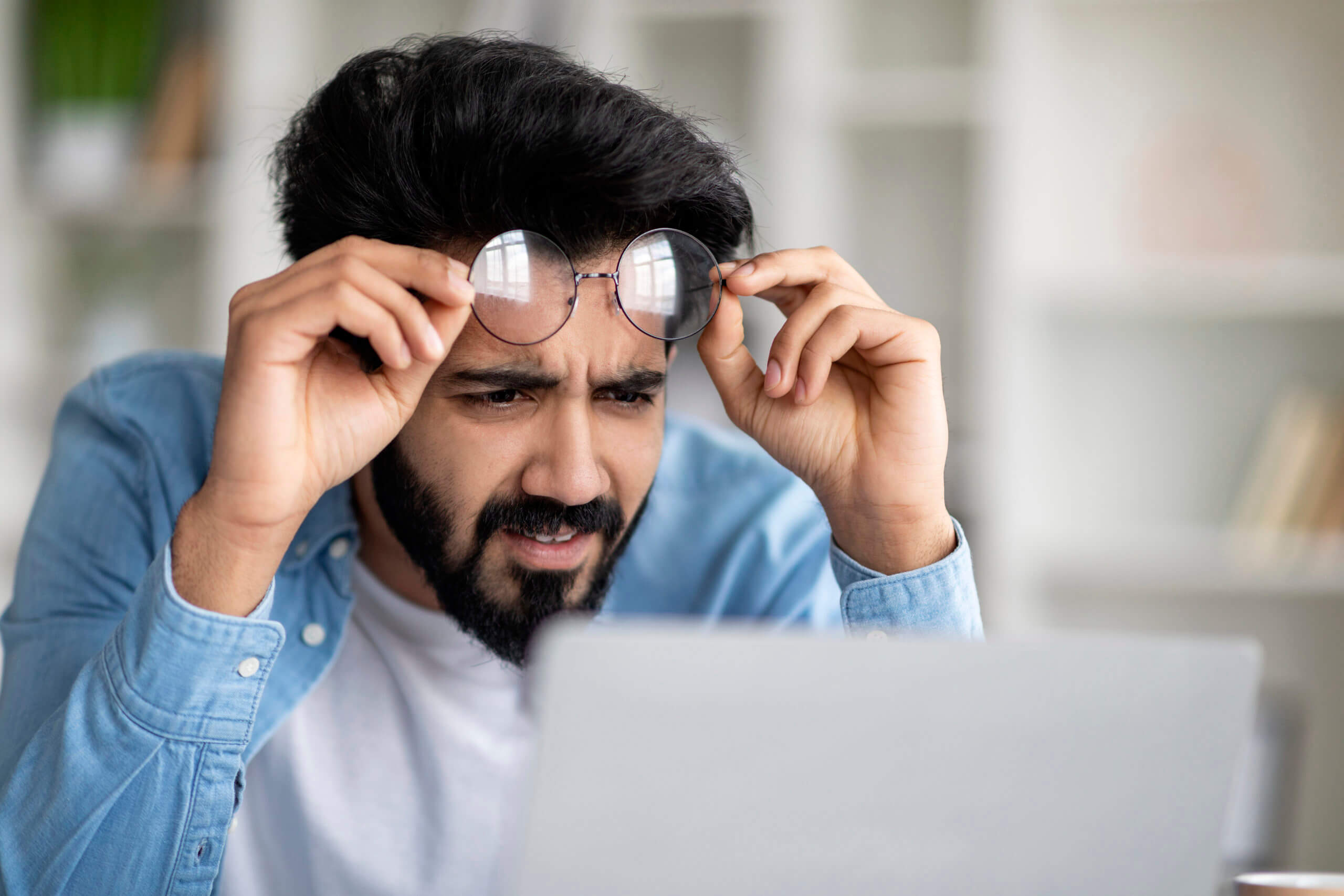 Understanding Computer Vision Syndrome: Symptoms & Prevention
